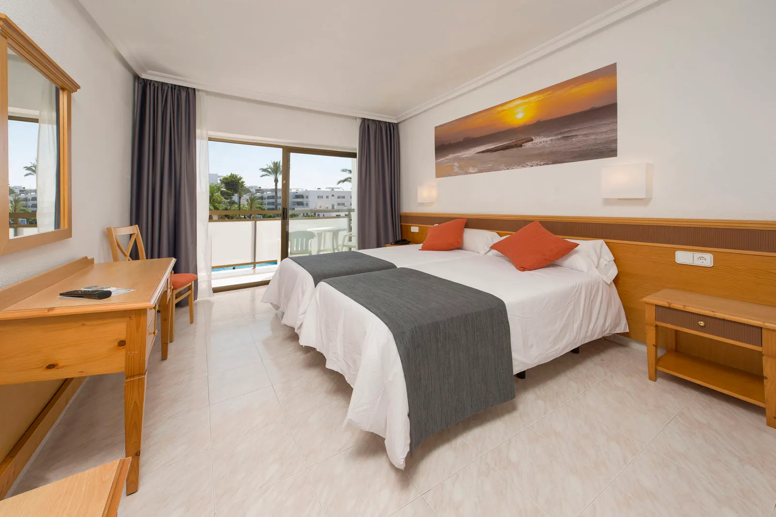 Réservez Hotel Vibra Mare Nostrum (3,0*) en Espagne, Ibiza au meilleur prix avec Neckermann